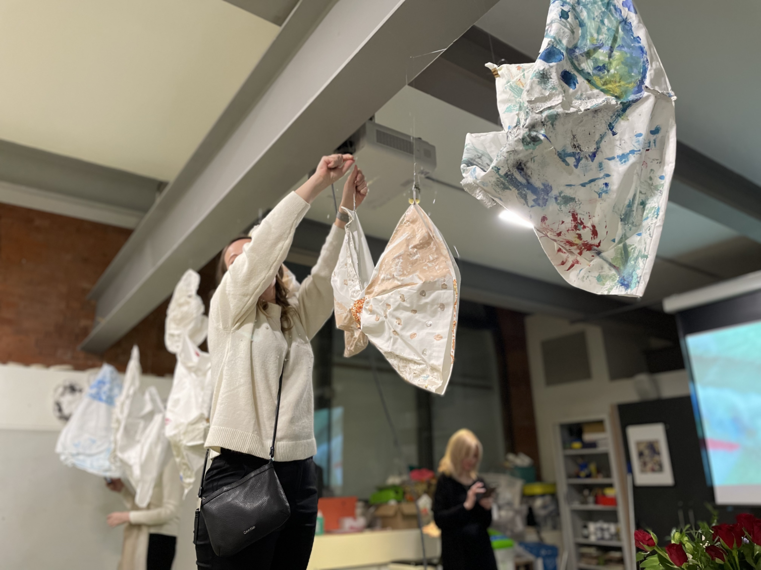 Using visual art to help people feel better - Art in Healthcare