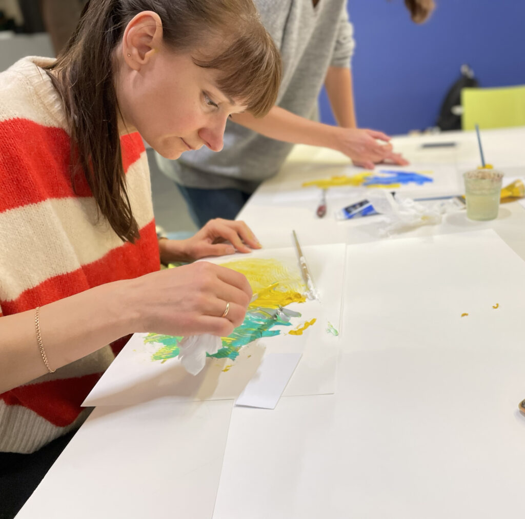 Using visual art to help people feel better - Art in Healthcare